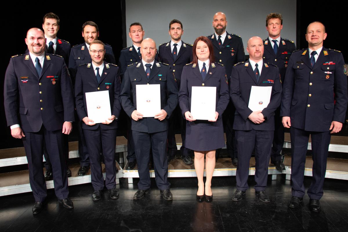 Slavnostna podelitev listin o napredovanju v čine gasilski častnik ...